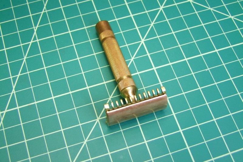 Comparing two Gillette NEW razors ... | TheShaveDen