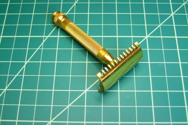 Comparing two Gillette NEW razors ... | TheShaveDen